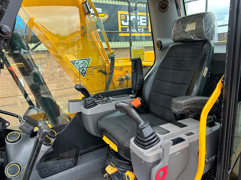 2019 JCB 131X LC (1054376) | P&E